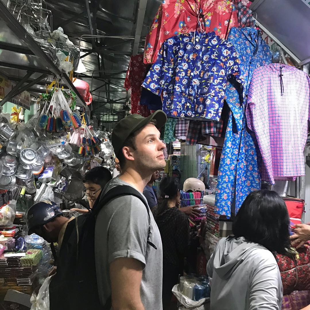 Rong chơi 4 khu chợ nức tiếng Sài Gòn, cuối tuần không lo chán - iVIVU.com