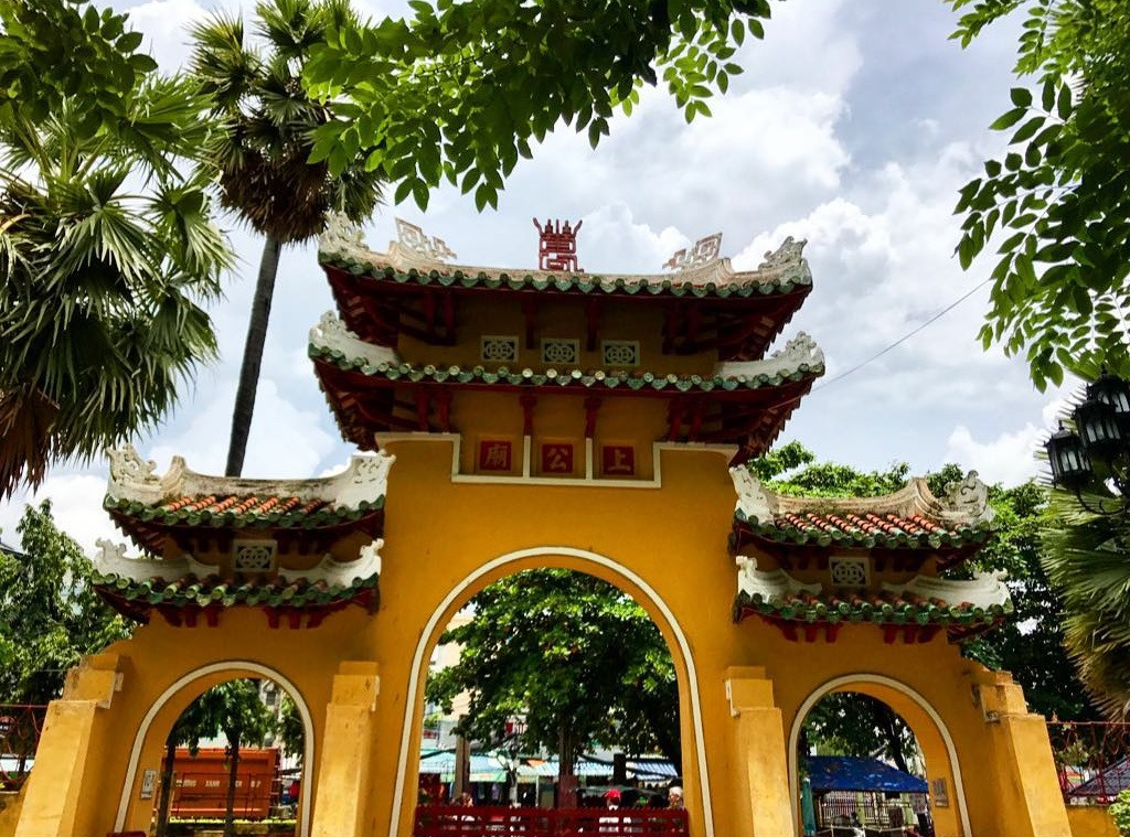 Rong chơi 4 khu chợ nức tiếng Sài Gòn, cuối tuần không lo chán - iVIVU.com