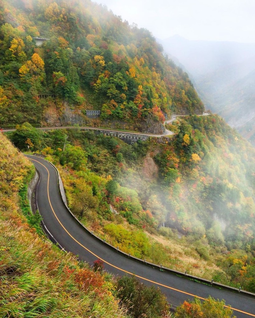 Băng qua ngọn núi lửa thiêng ở Nhật Bản vào mùa thu - iVIVU.com