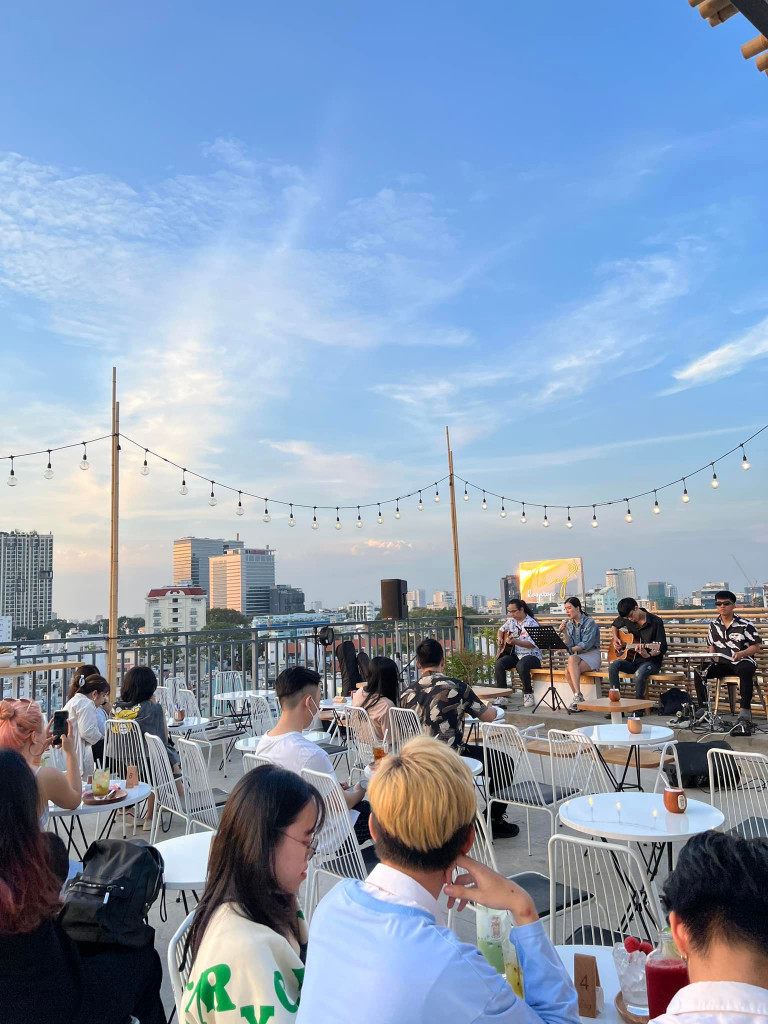 "Chill" cùng 13 quán rooftop Sài Gòn khiến giới trẻ mê tít - iVIVU.com