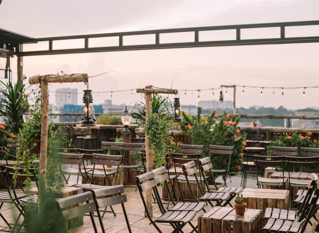 "Chill" cùng 13 quán rooftop Sài Gòn khiến giới trẻ mê tít - iVIVU.com