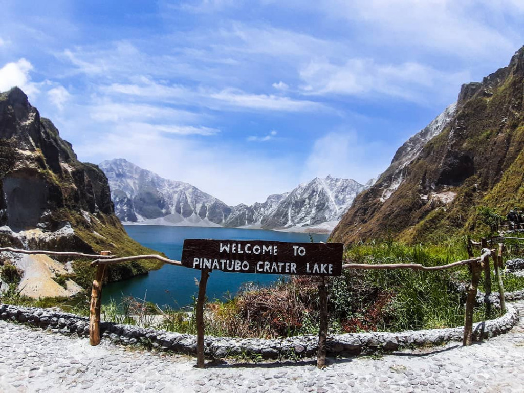 Choáng ngợp trước vẻ đẹp hùng vĩ của hồ Pinatubo, Philippines - iVIVU.com