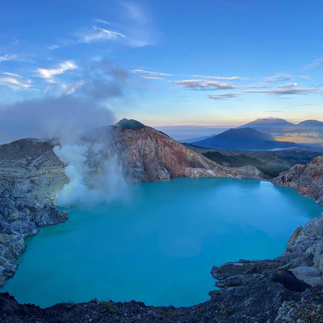 Hồ Kwah Ljen - "cốc axit khổng lồ" có màu xanh ngọc huyền bí - iVIVU.com