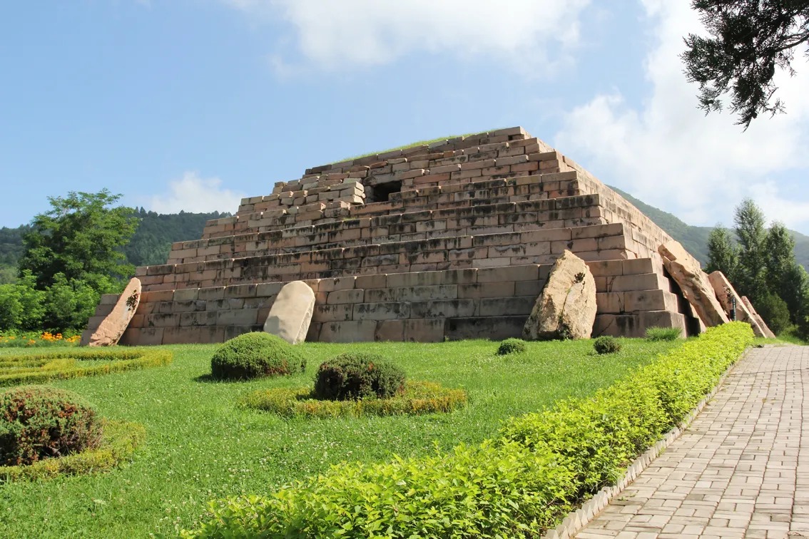 Tàn tích về thành quách cổ vương quốc Cao Câu Ly - iVIVU.com