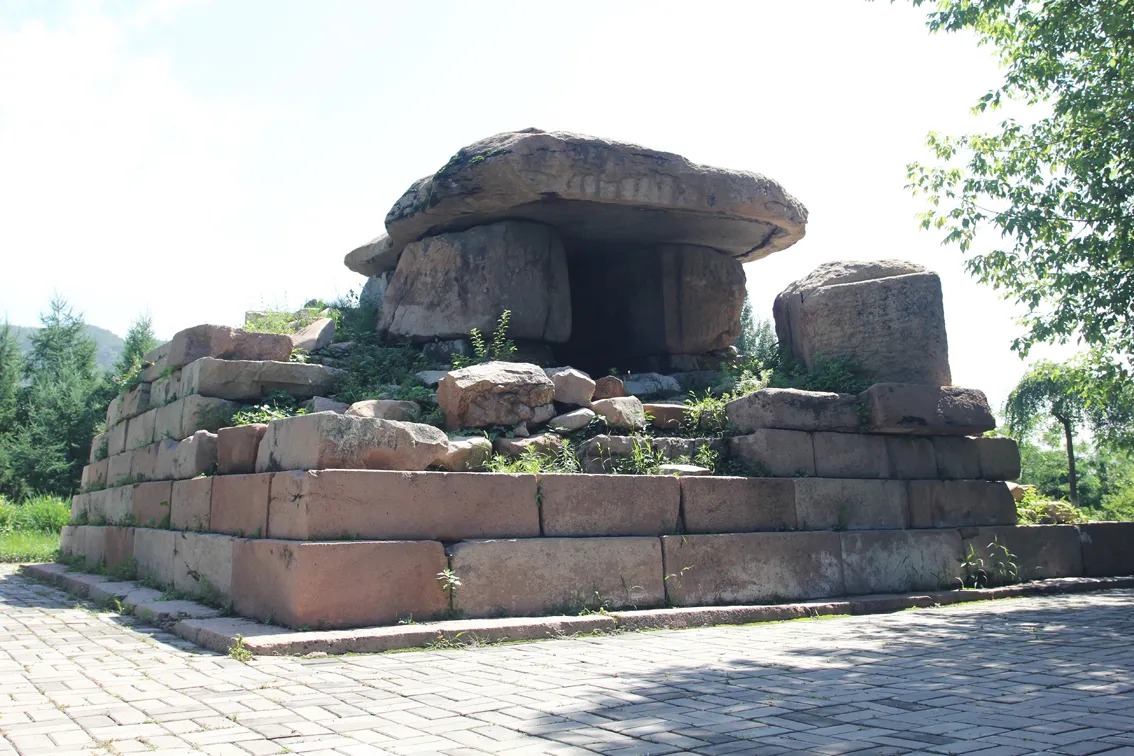 Tàn tích về thành quách cổ vương quốc Cao Câu Ly - iVIVU.com