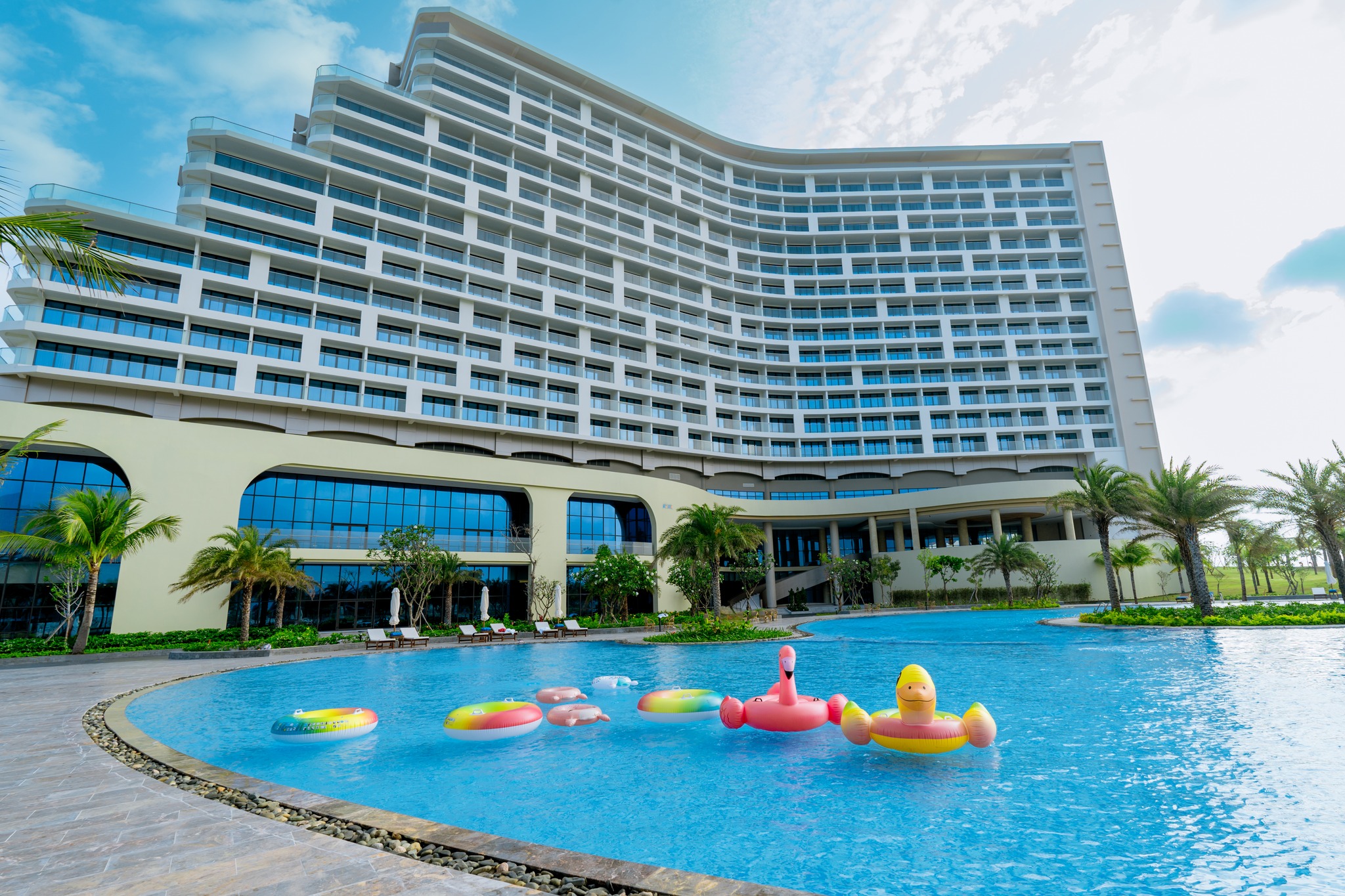Aquamarine Cam Ranh – nghỉ dưỡng sang trọng bên bãi Dài
