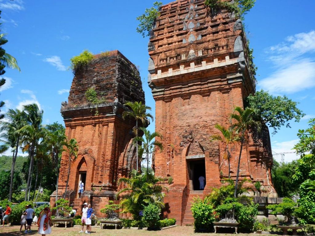 Tháp Đôi Quy Nhơn – di tích mang vẻ đẹp hiếm có ở vùng đất võ