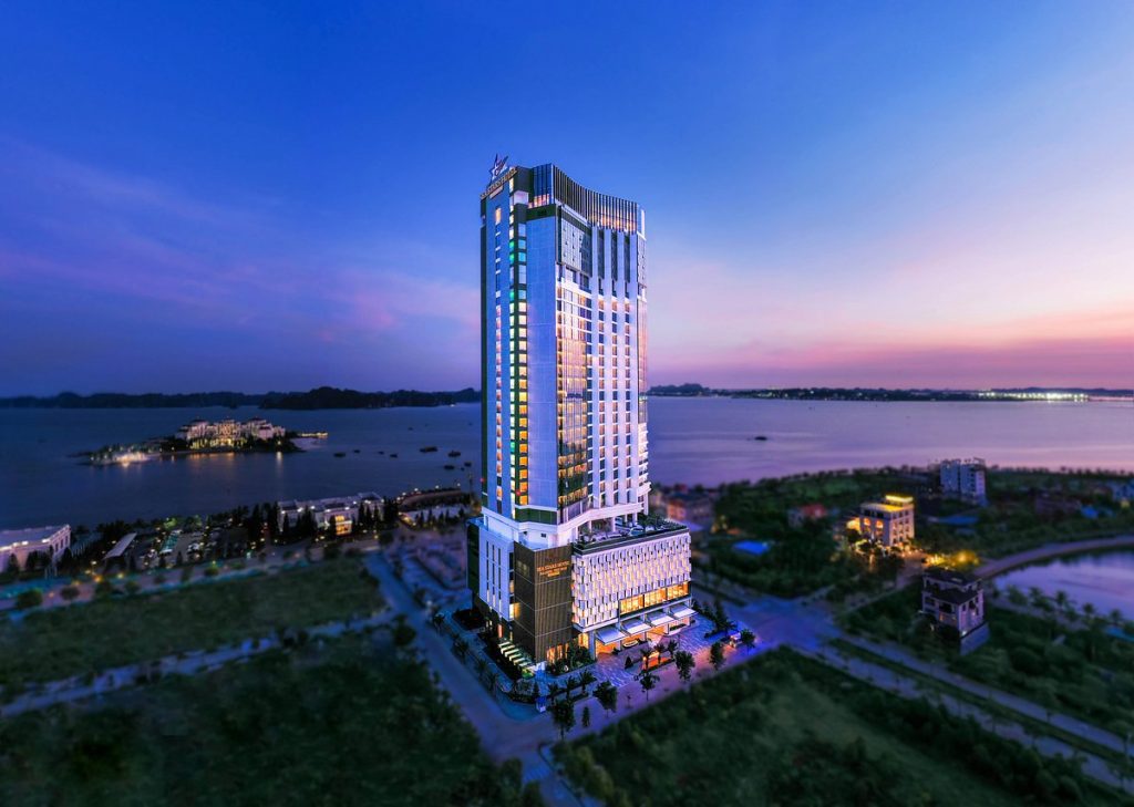 Khám phá kỳ quan thiên nhiên Vịnh Hạ Long với 6 combo "giá hời"