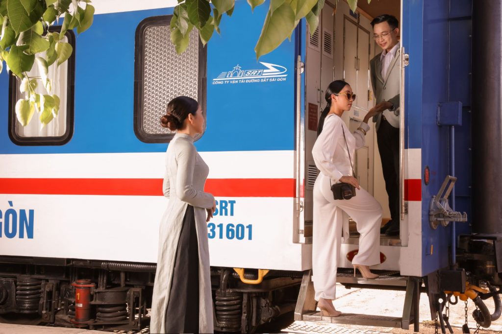 Nên đi tàu hỏa hay máy bay? Lựa chọn cho kỳ nghỉ cuối năm