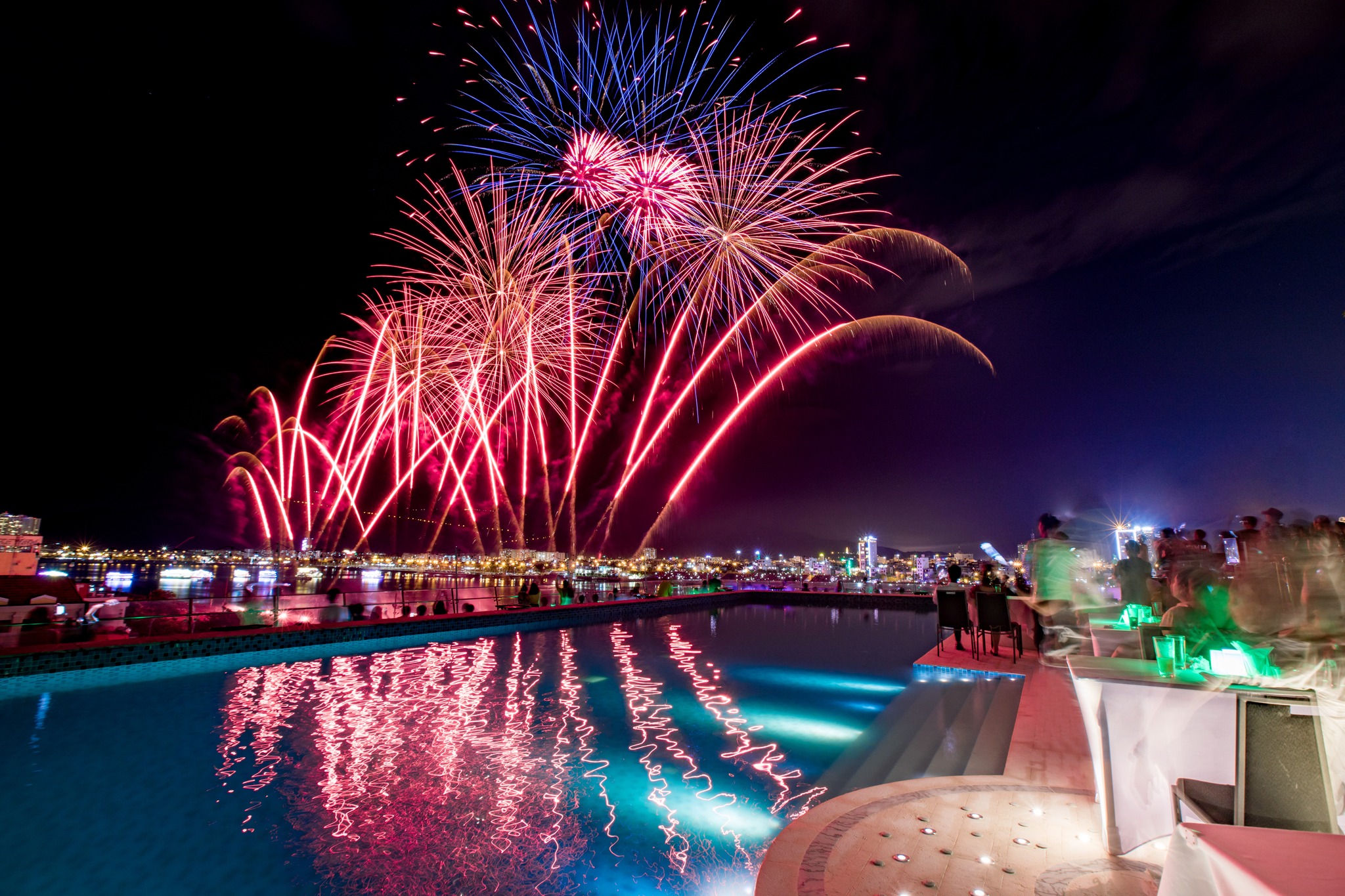 Du lịch Đà Nẵng 3N2Đ: Xem pháo hoa DIFF 2025 và khám phá thành phố biển